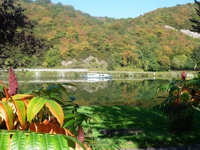 Charming Holiday Home Along The Meuse With Outdoor Swimming Pool - Hastière