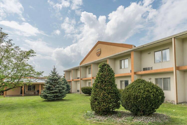 Rodeway Inn - Sandy Lake, PA