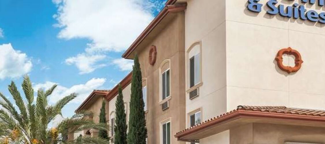 Days Inn & Suites By Wyndham Anaheim Resort - Irvine, CA