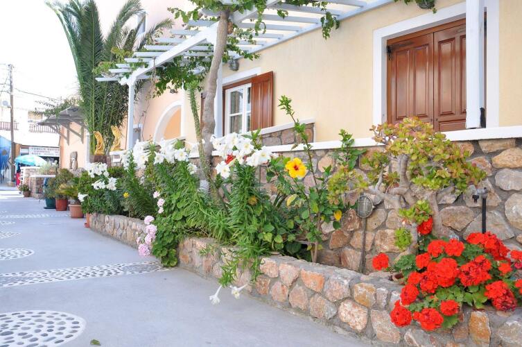 Polydefkis Apartments - Santorini
